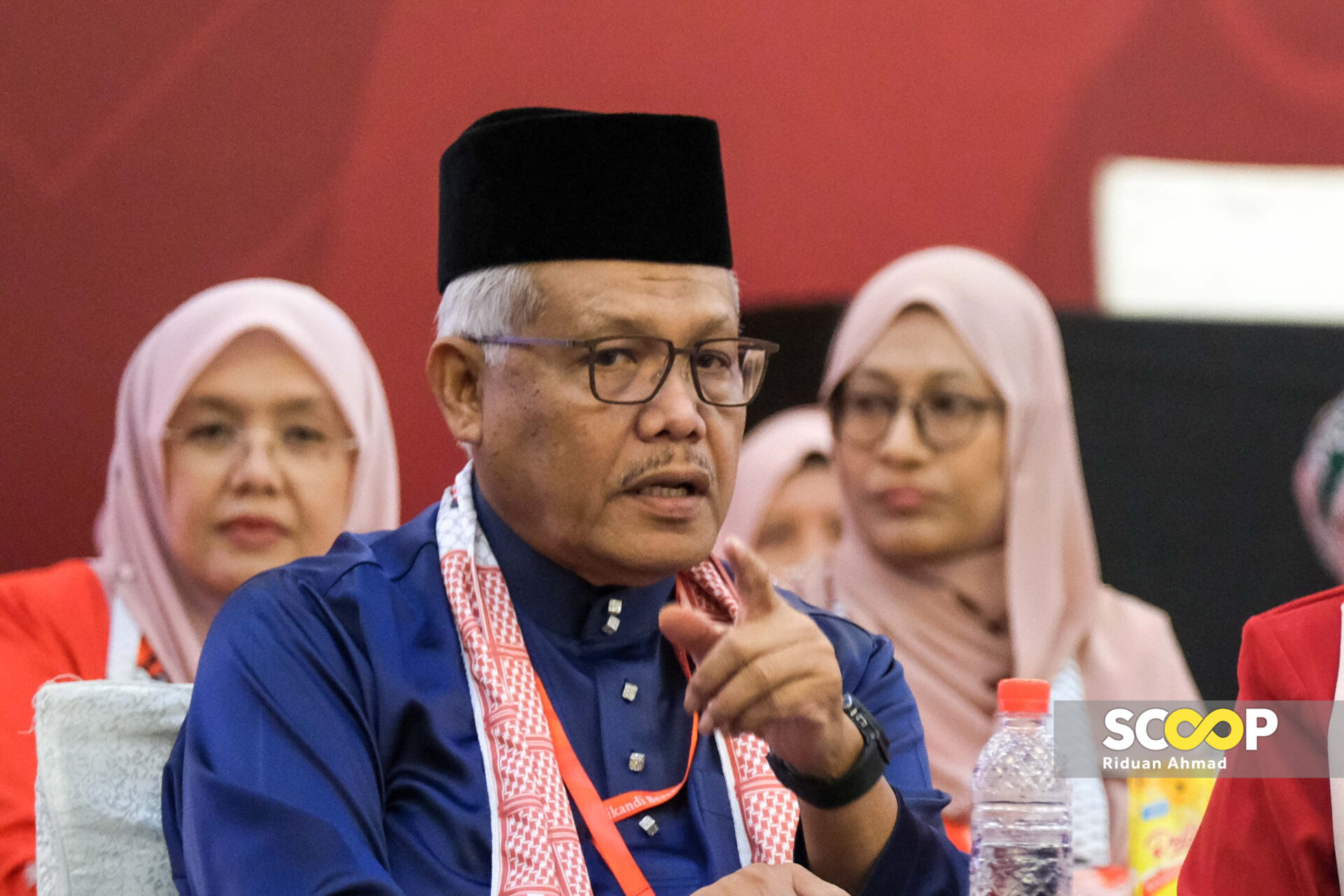Itu fitnah: Hamzah Zainudin nafi jumpa Anwar untuk survival politik | Scoop