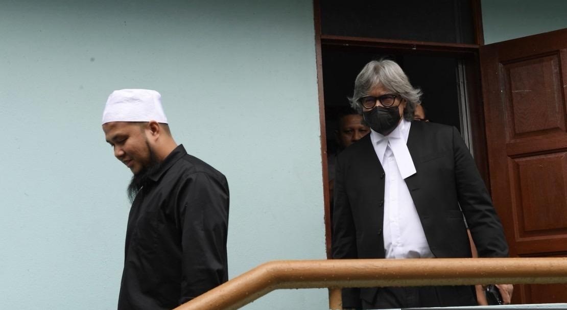 Woman says she regrets idolising Ebit Lew after forced to send ‘all ...