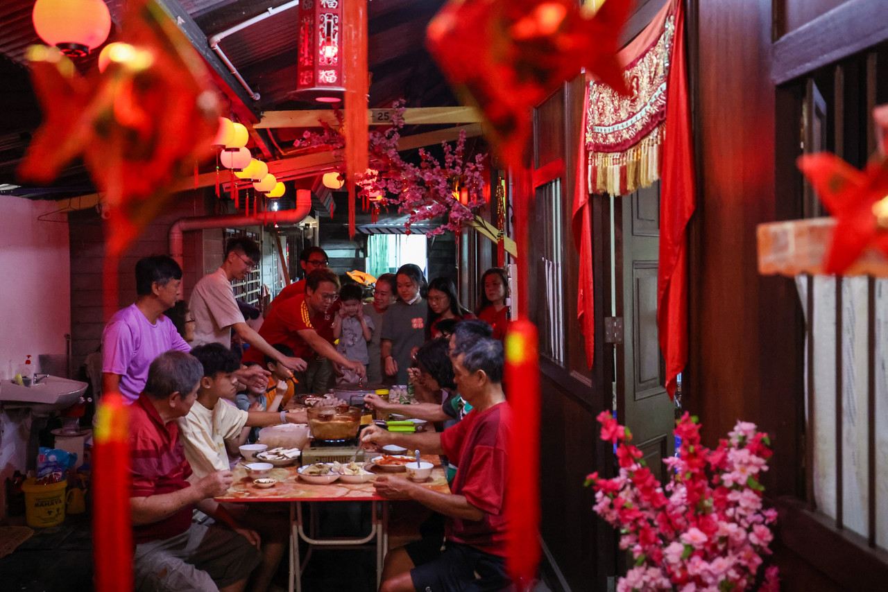 Tradisi 'makan besar' dihidupkan, lambang keharmonian, kemakmuran | Scoop