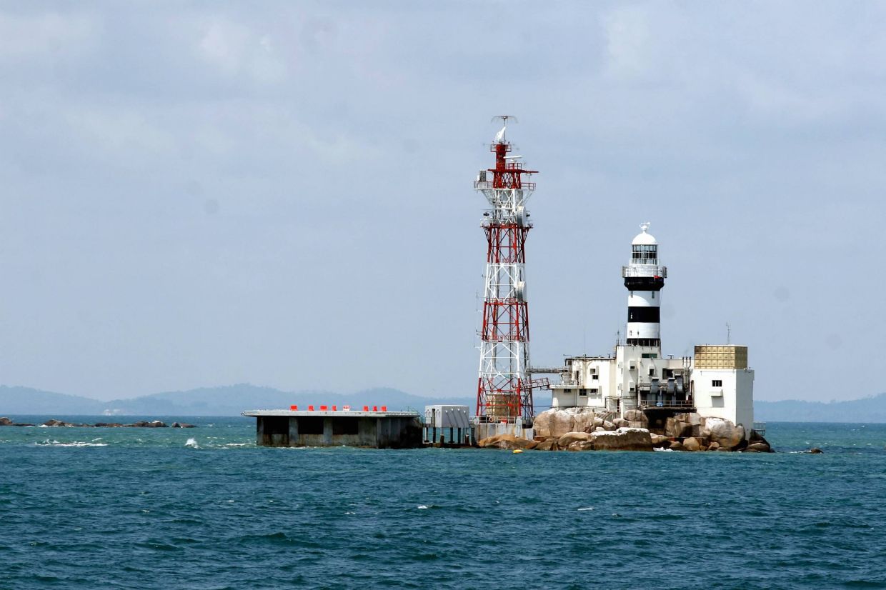 Batu Puteh maritime boundaries to be kept secret, says Azalina | Scoop