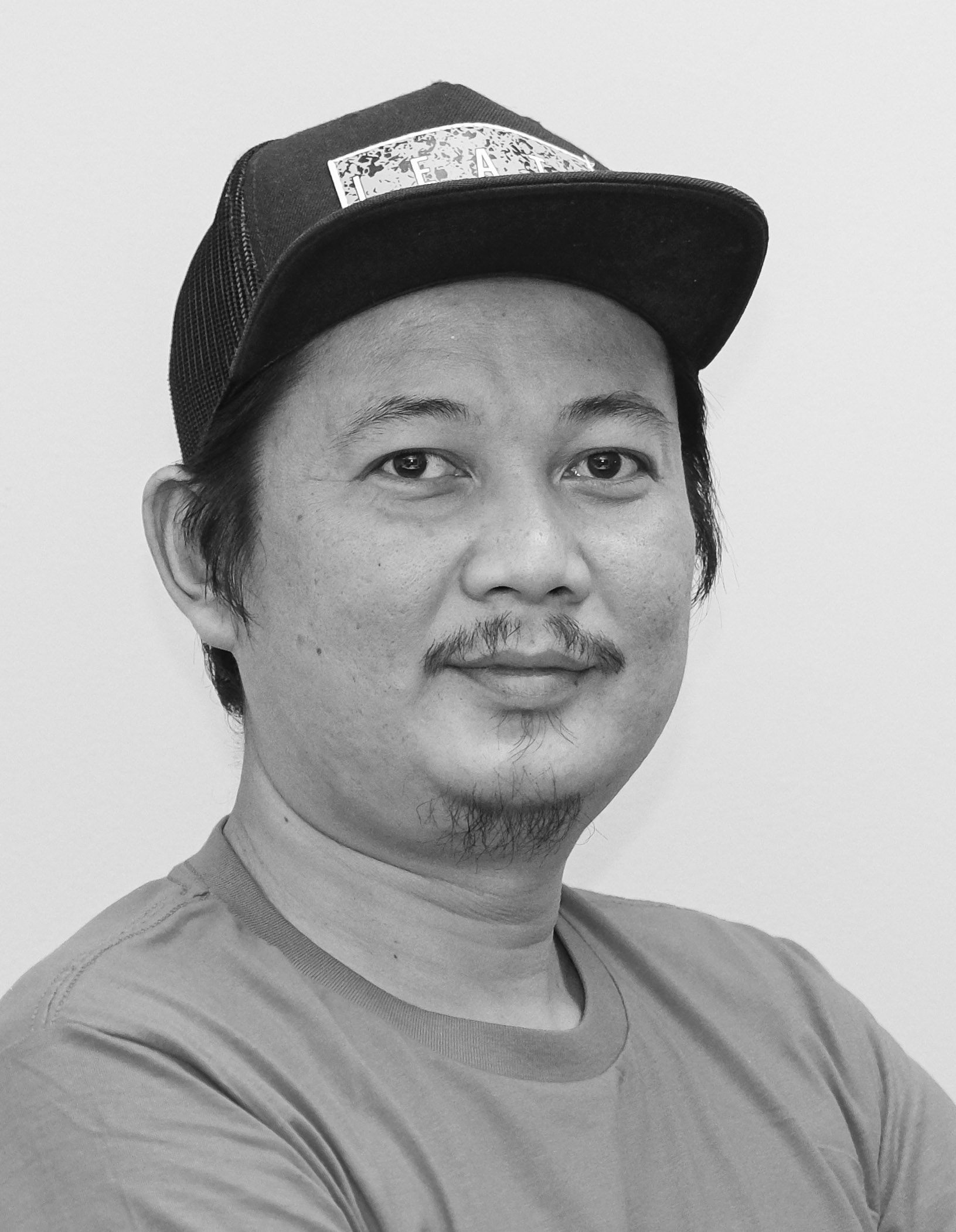 Photo of the day: Golfer Simsby swings swiftly despite early setback at ...