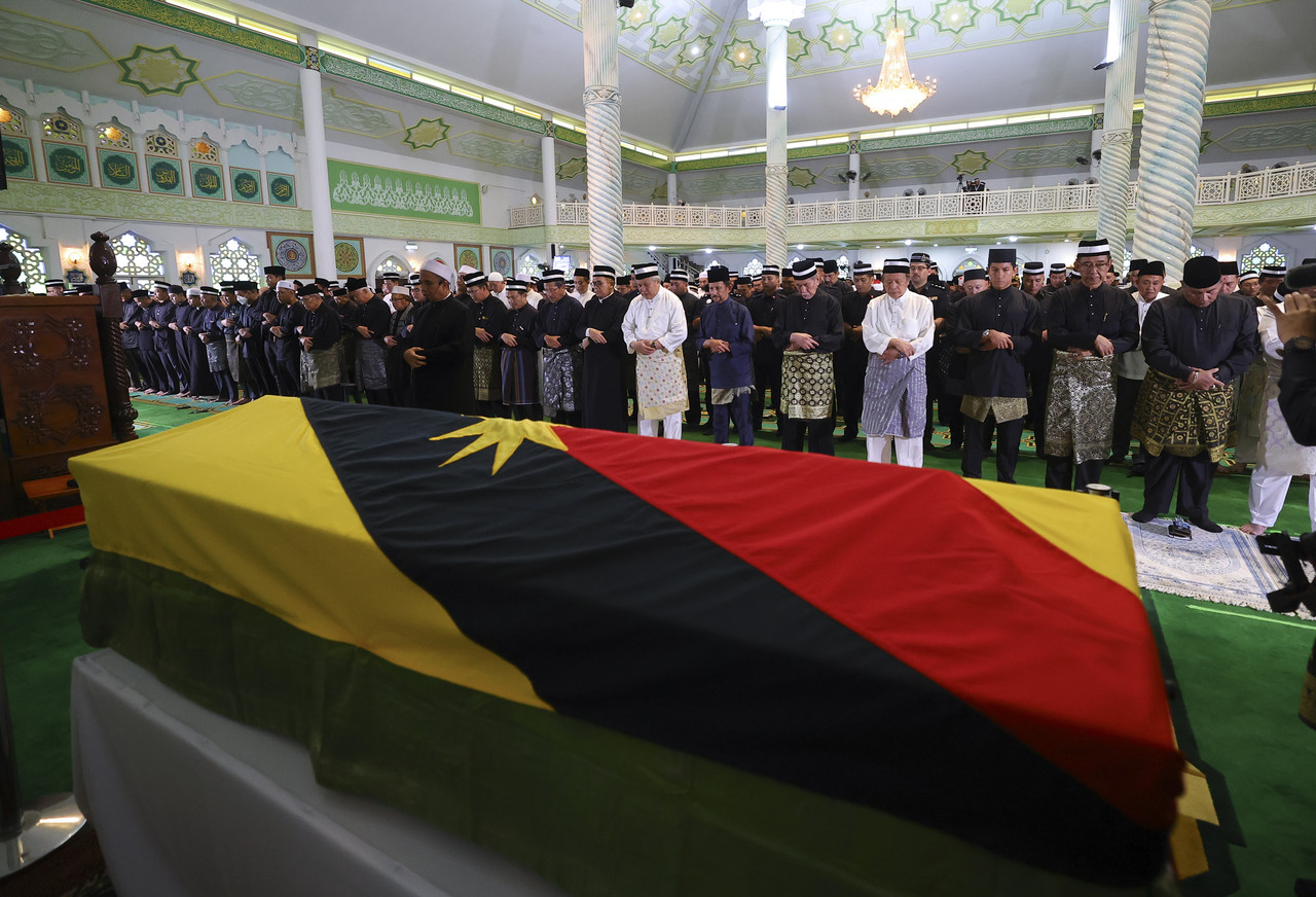 Taib Mahmud laid to rest with full state honours in Demak Jaya | Scoop