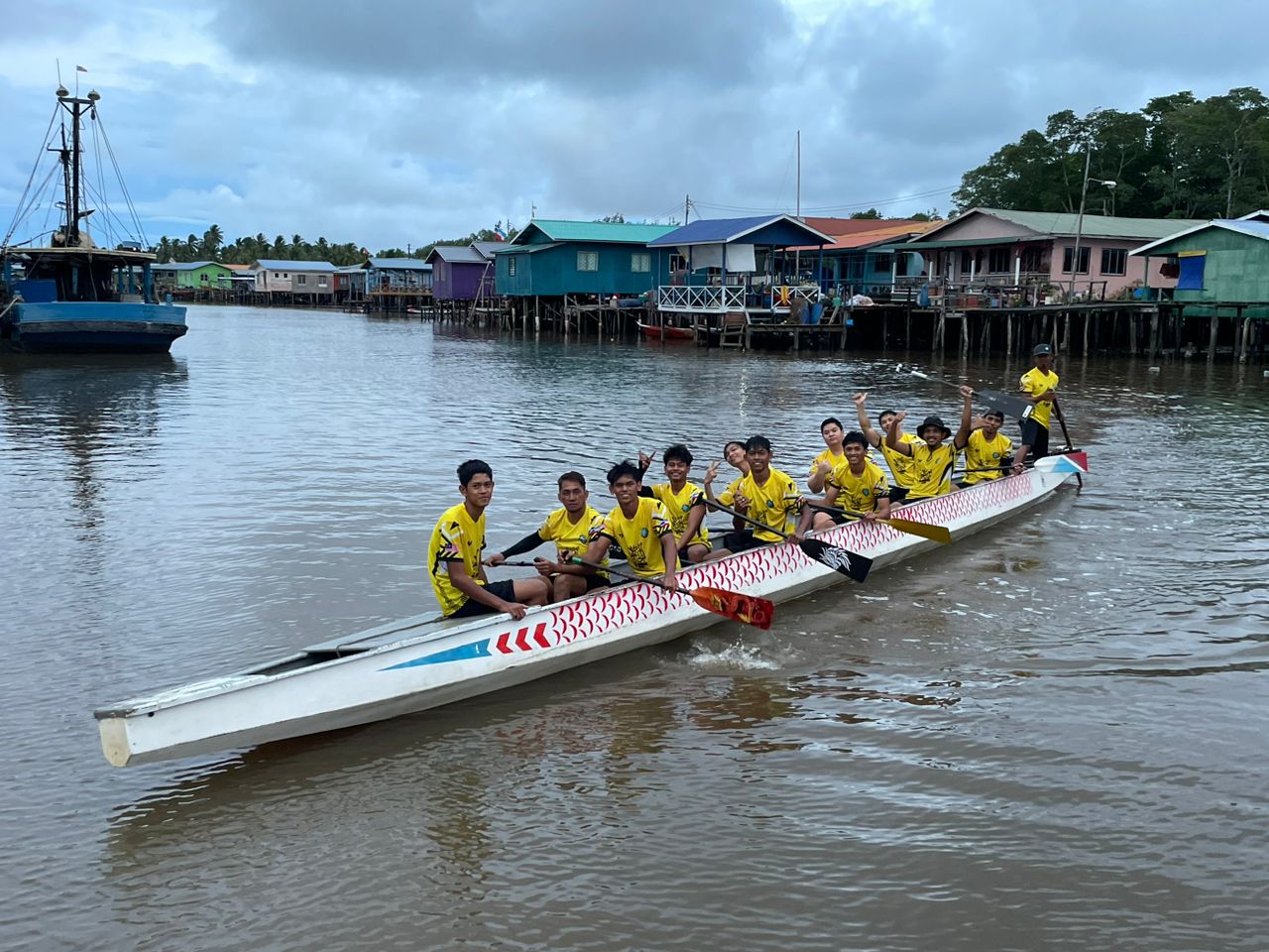 Dragon boat racing dying among Chinese in Sabah, but kept alive by ...