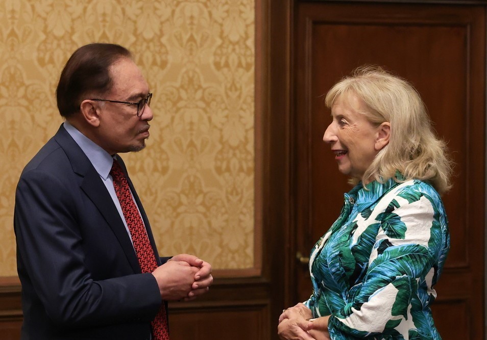 Lynas keen to invest another RM1 bil in Malaysia, says Anwar | Scoop