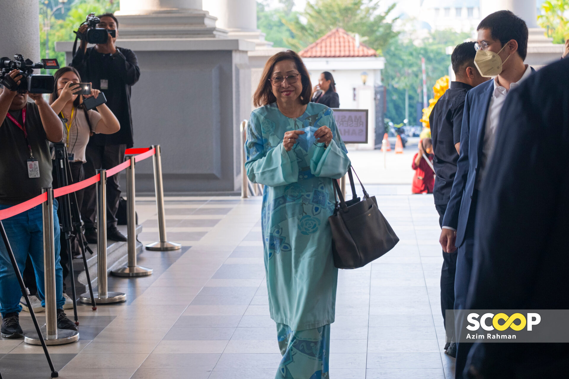 Na’imah tiba di mahkamah bagi mendengar keputusan dapatkan pasport ...