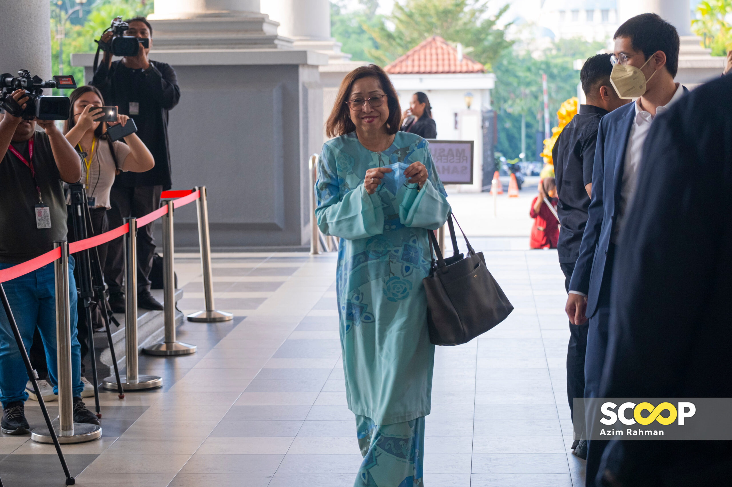 Na’imah tiba di mahkamah bagi mendengar keputusan dapatkan pasport ...