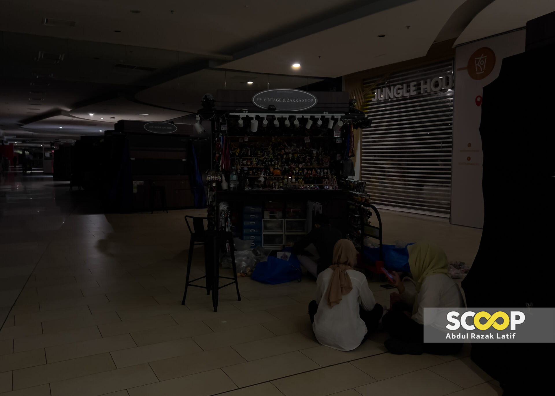 Power outage plunges Putrajaya's IOI City Mall into darkness | Scoop