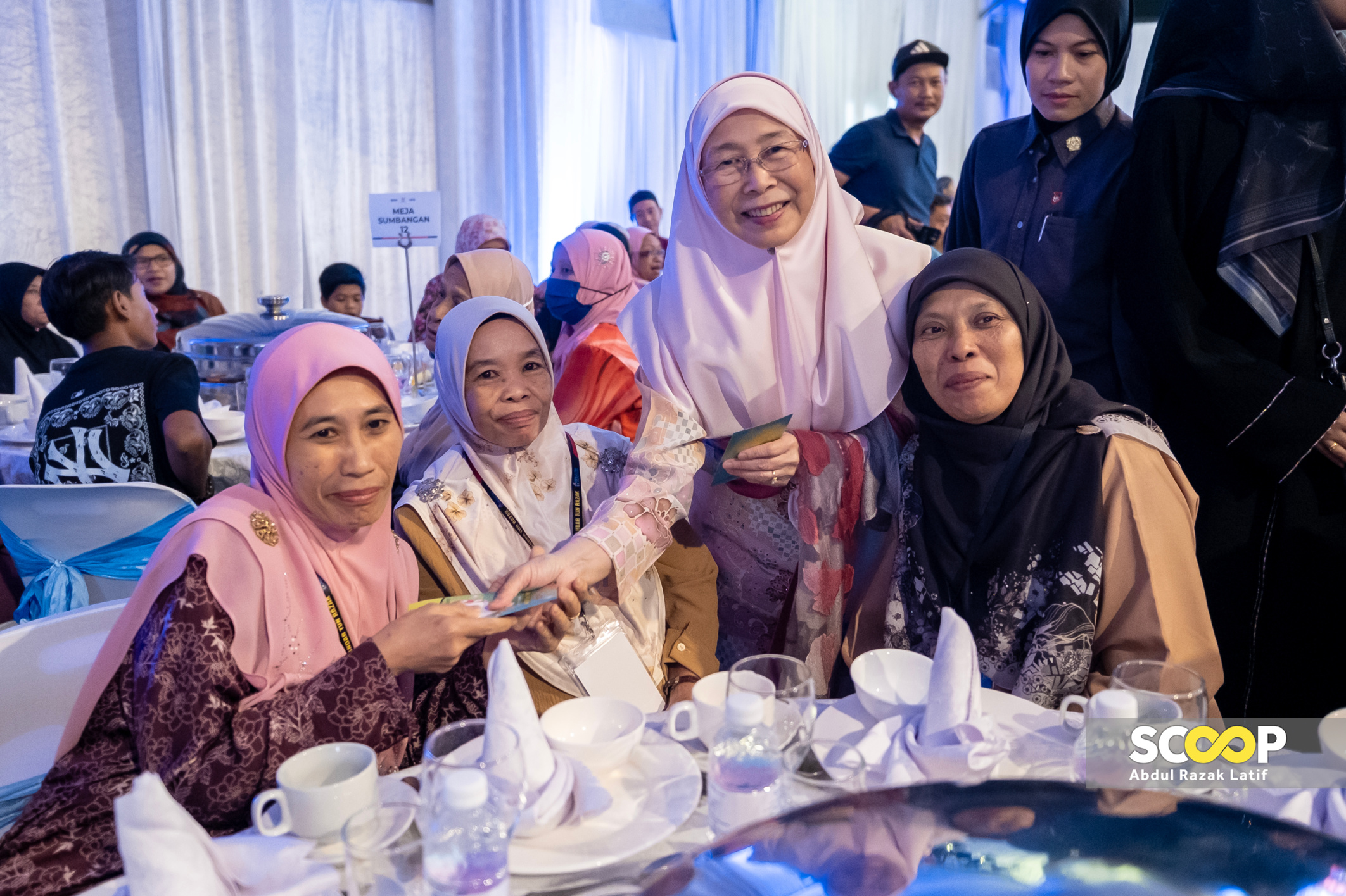 1,100 orang terima sumbangan Aidilfitri Yayasan MRCB | Scoop