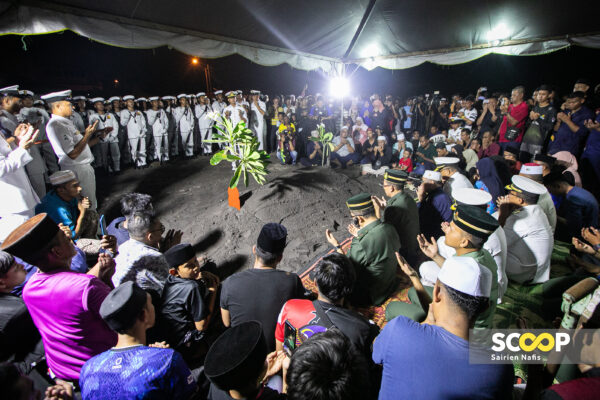 Photo of the Day: Chopper crash victim Shahrizan laid to rest near ...