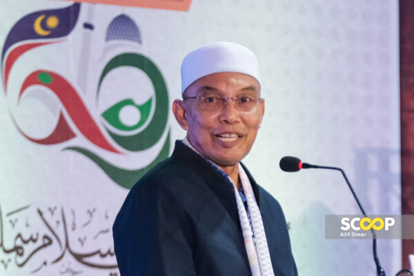 MB Perlis dibebaskan selepas 8 jam diambil keterangan: Azam Baki | Scoop