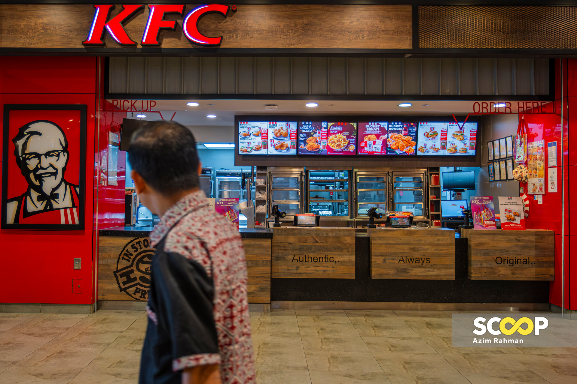 'Digelar pembunuh dan Israel' pekerja KFC dedah sering diganggu | Scoop
