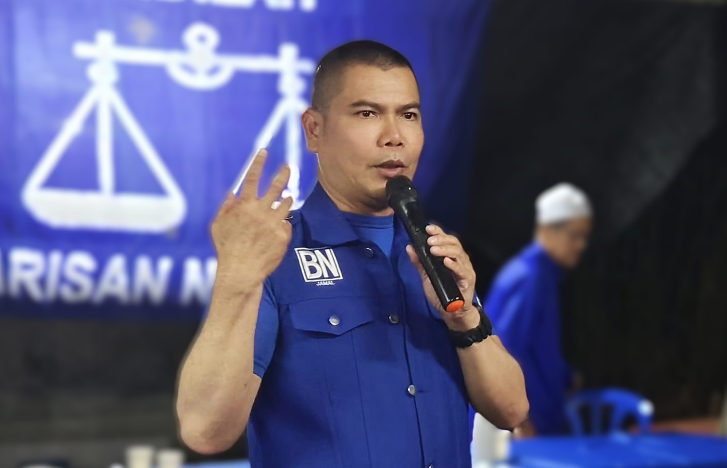 ‘10 Umno grassroots leaders back Zahid’s claims on Najib’s house arrest royal addendum order ...