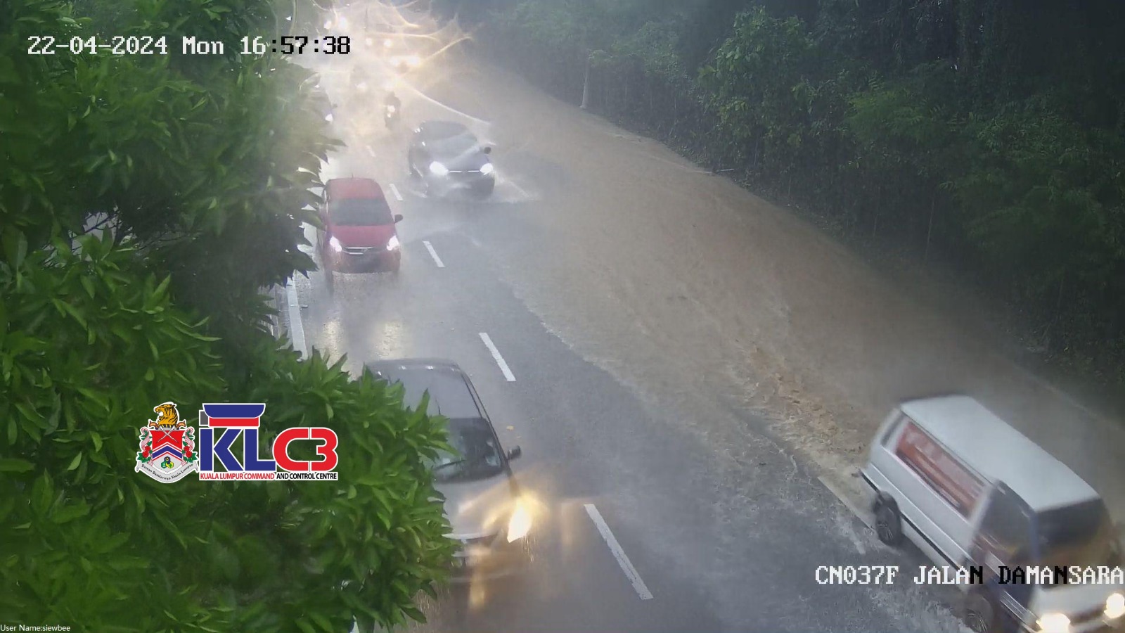 Flash floods hit Klang Valley: Subang, Petaling Jaya, Gombak affected ...