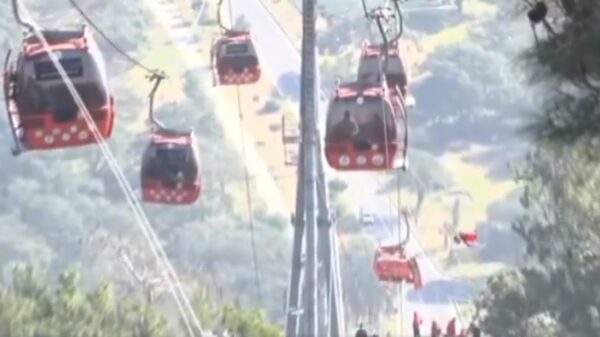 Tragedy strikes Turkish resort: one dead, dozens stranded in cable car ...