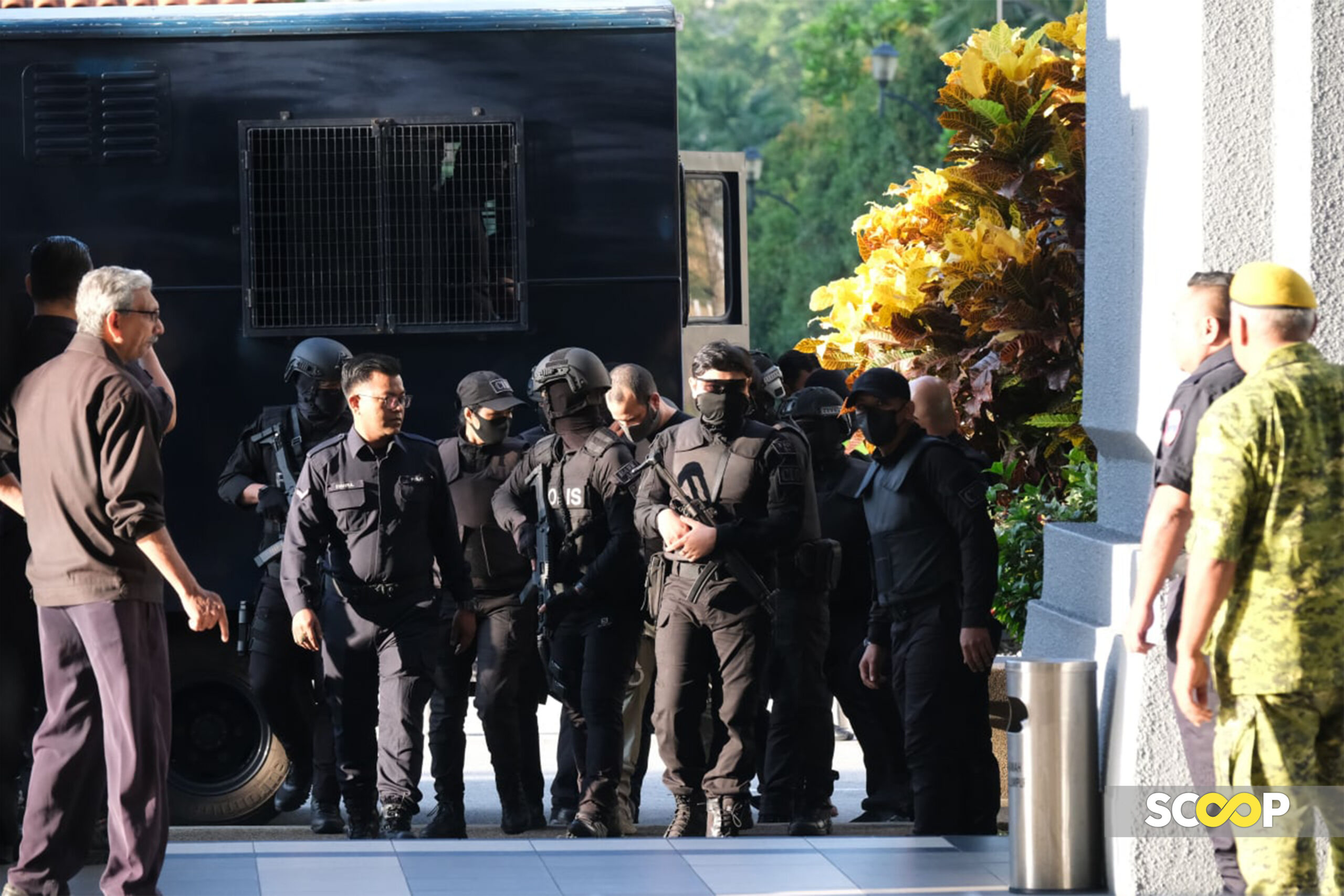 Authorities deport three foreigners connected to Shalom Avitan's case ...