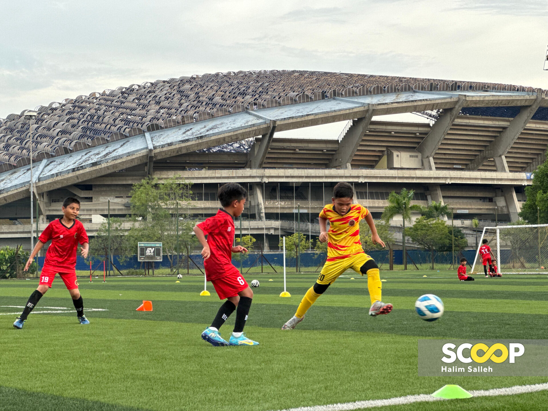 Photo of the day: Future stars shine in the shadow of the the iconic ...