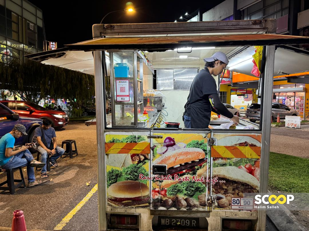 Photo of the day: Food truck entrepreneur thrives amid looming diesel ...