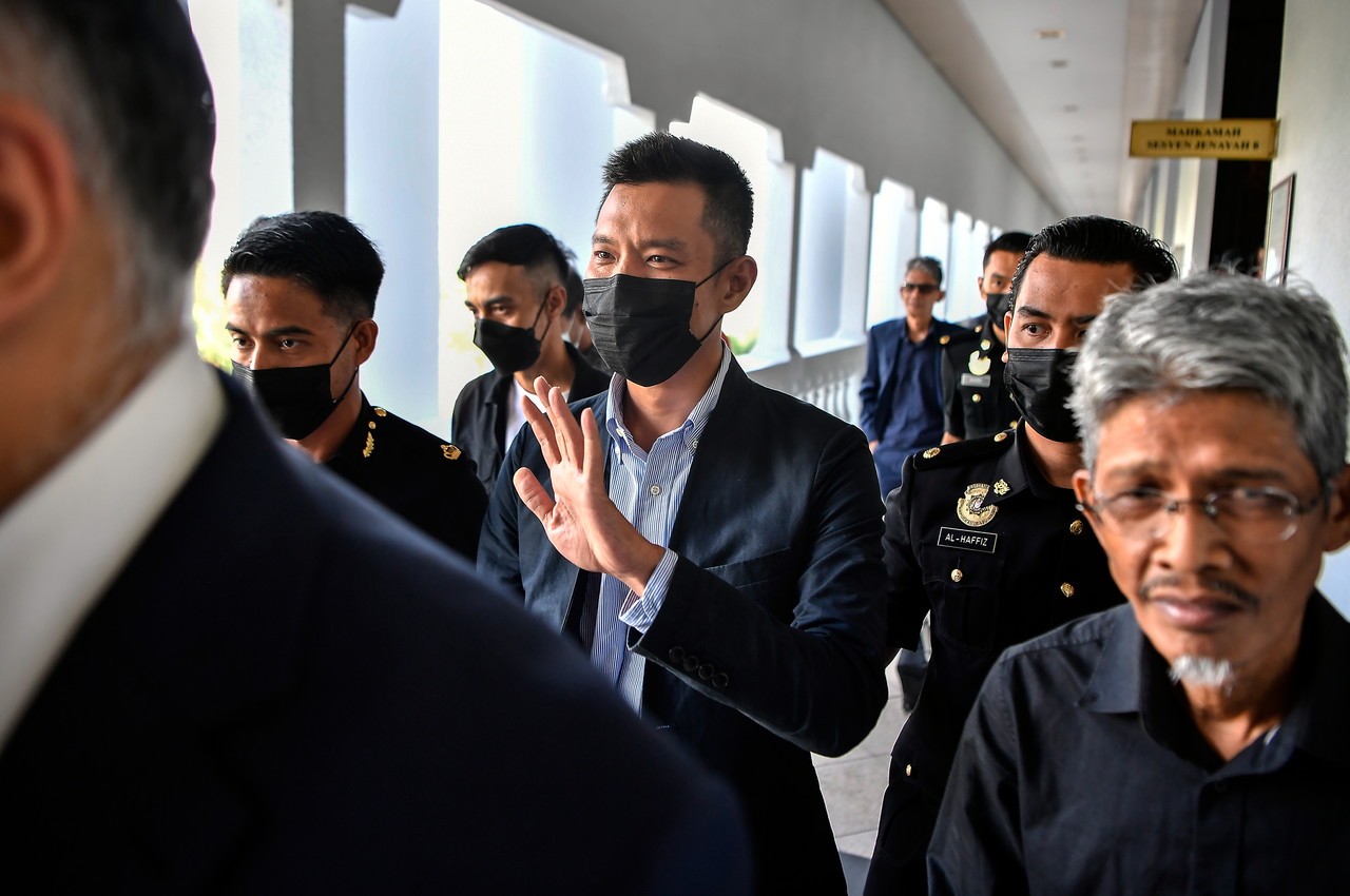 Hamzah Zainudin’s son claims trial to RM100,000 graft charge | Scoop