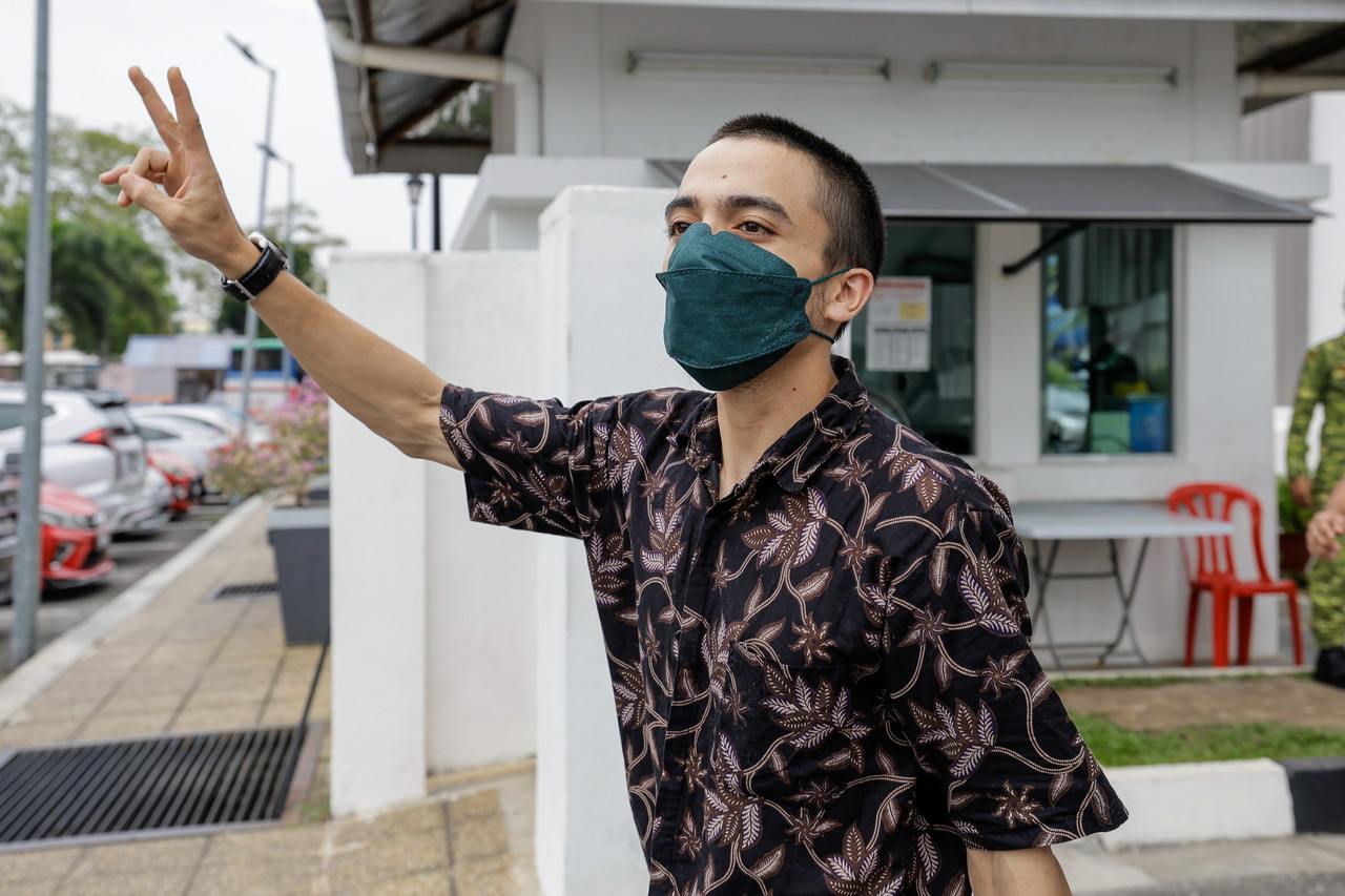 Court slaps RM100 fine on man for placing Israel flag stickers at fast ...