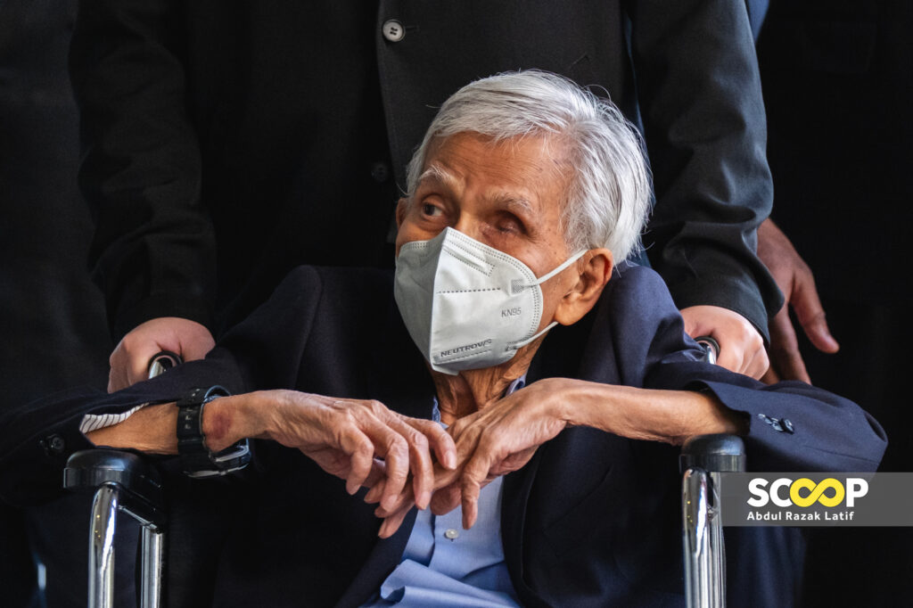 Daim, Na’imah and family take Anwar, MACC to court over seized bank ...