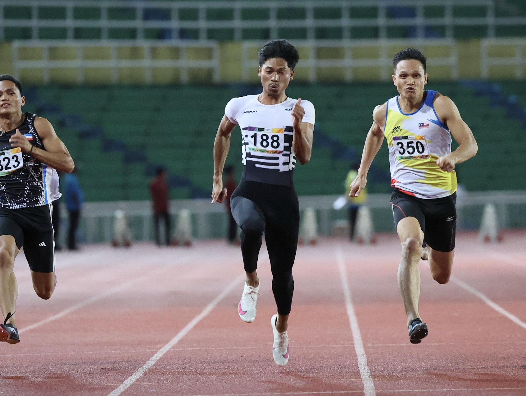 Azeem upholds father’s guidance, gifts shoes in appreciation of fans in ...