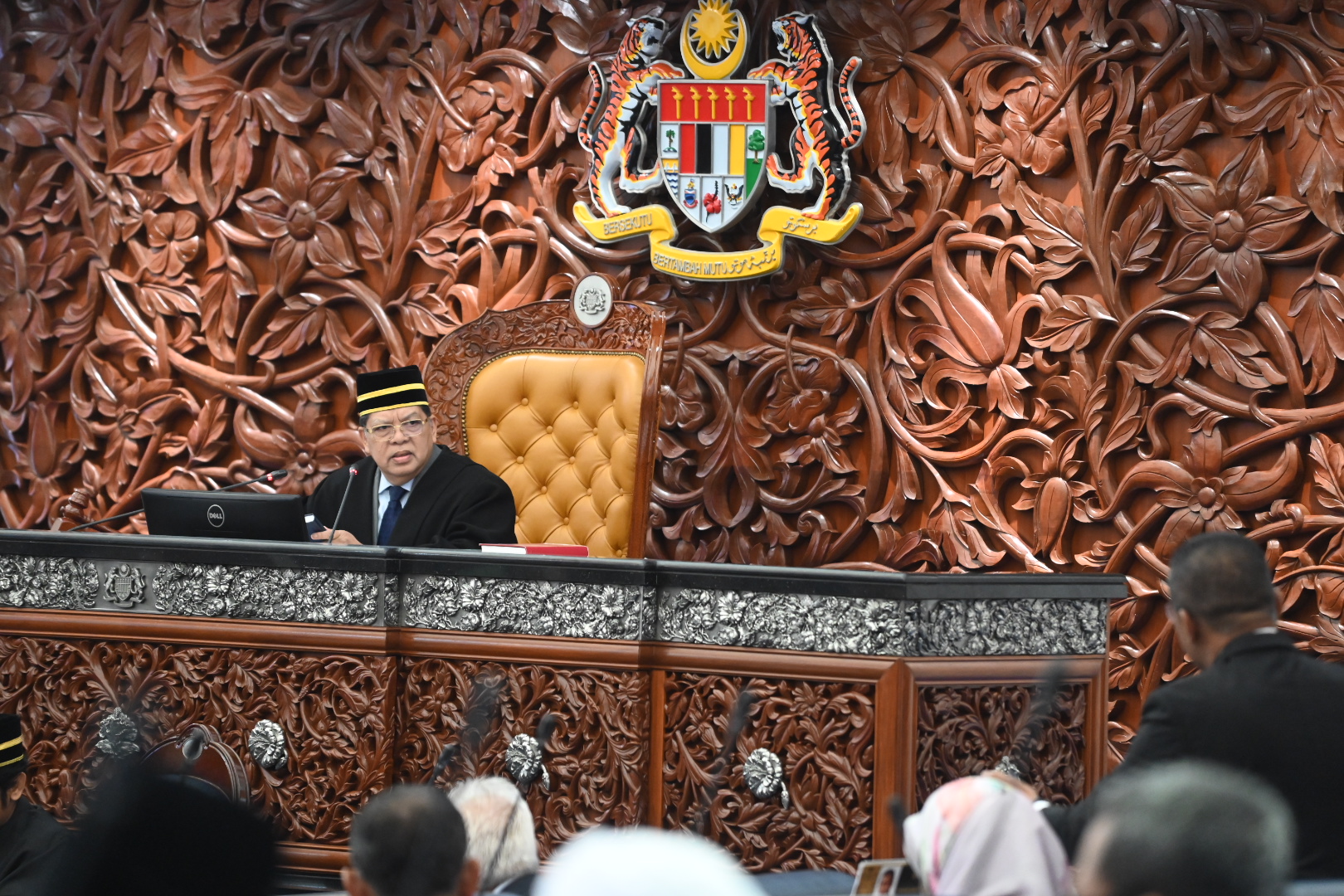[UPDATED] Perikatan MPs walk out as Dewan passes motion on Wan Saiful’s ...