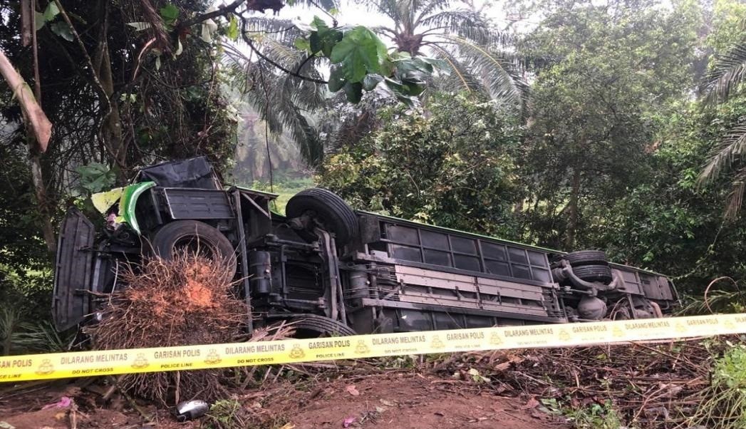 Rompin bus-trailer crash: death toll now three after victim dies in ...