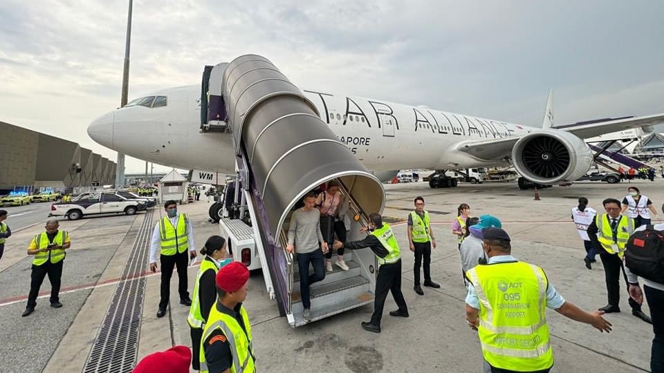 SIA offers full refunds, compensation to passengers on turbulence-hit SQ321 | Scoop