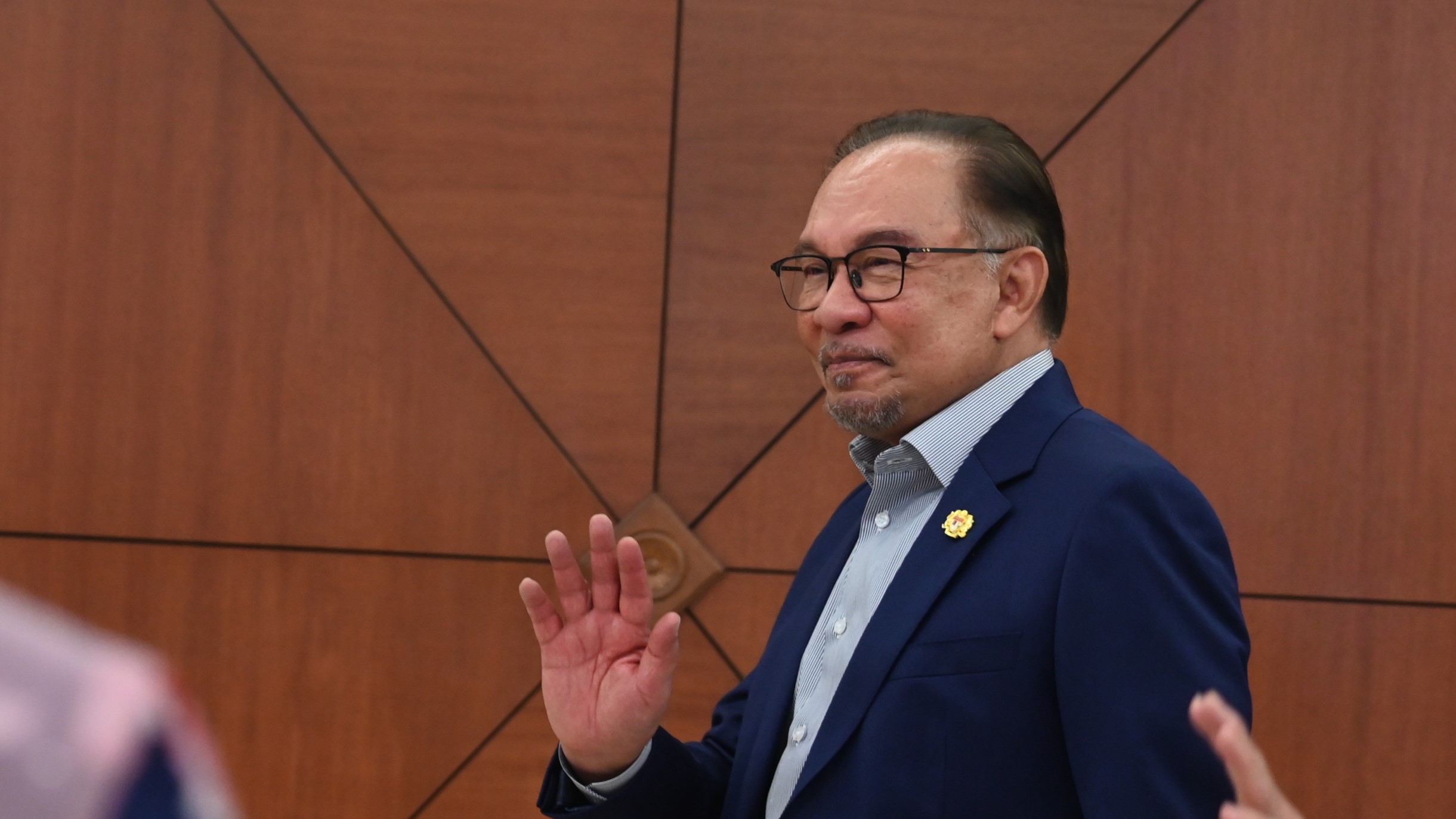 [UPDATED] Anwar explains MAHB deal to MPs, says GIP accepts strict ...
