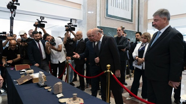 Iraq displays relics stolen by US during 2003 war | Scoop