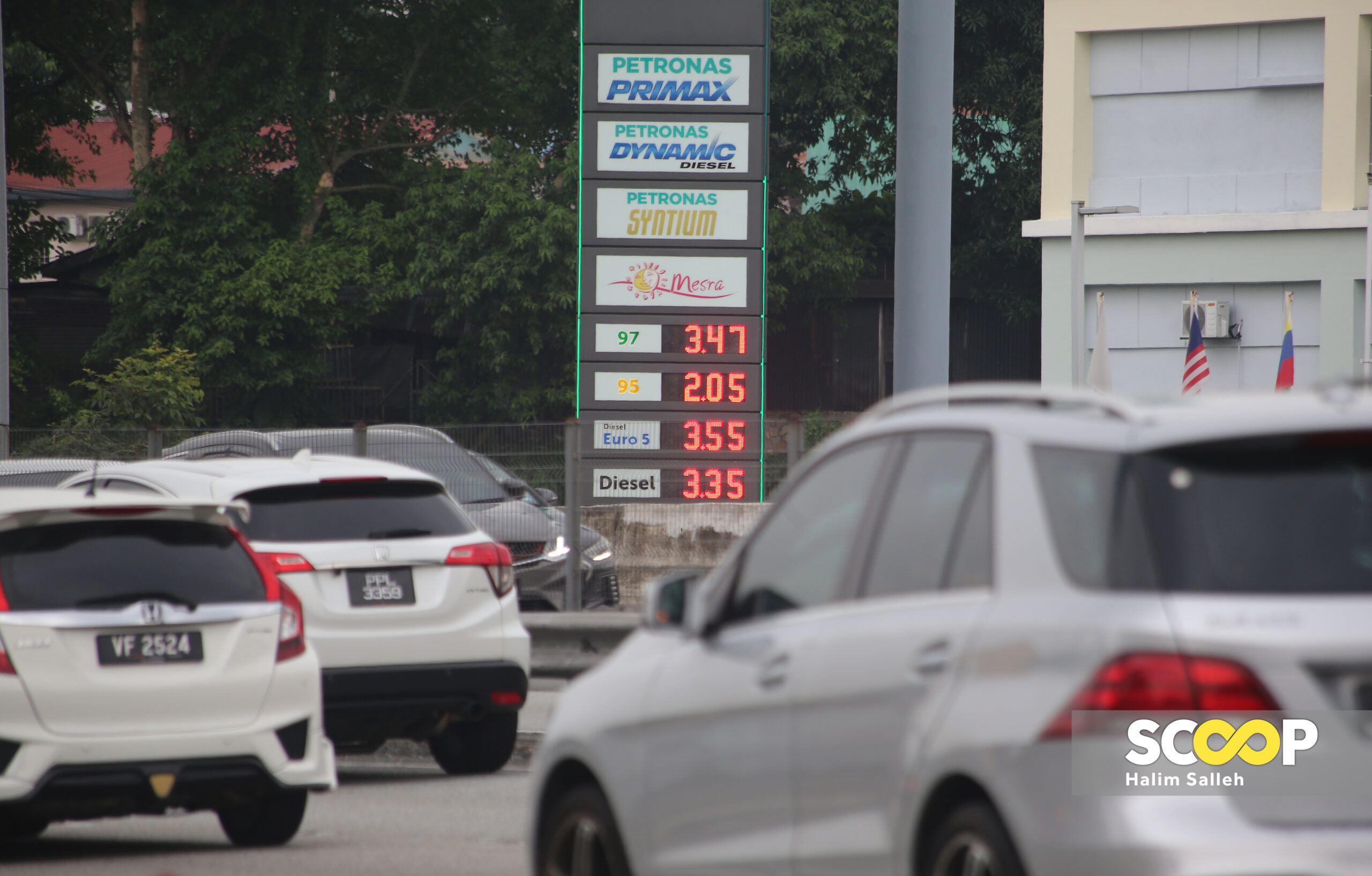 Foreign vehicles allowed 20 litres within 30km radius of Brunei or ...