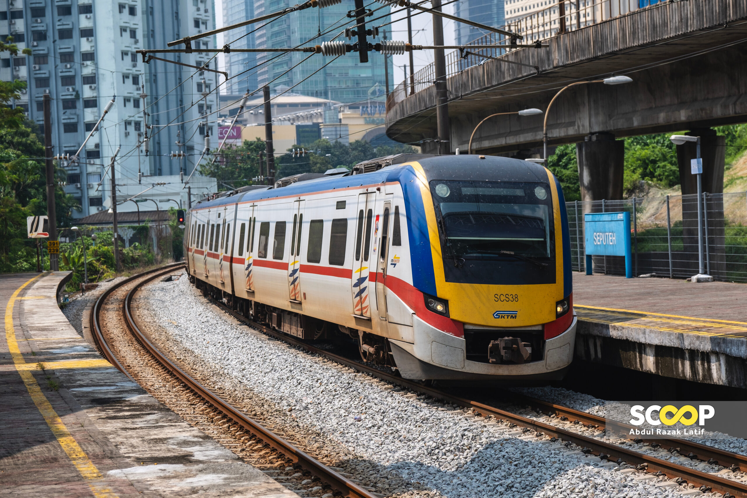 Govt to acquire more trains sets through leasing with Chinese railway ...