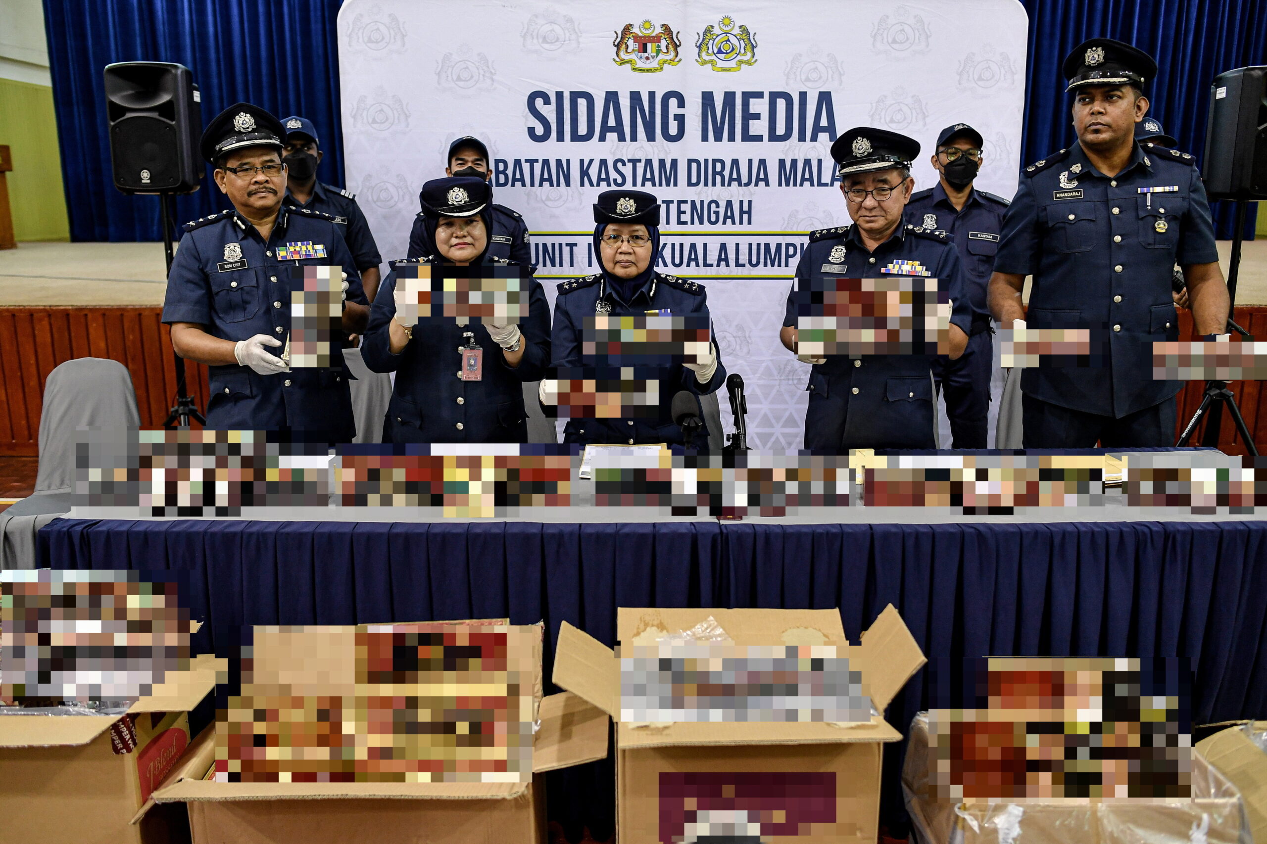 S’gor customs seize 231 luxury cars, trees, tobacco worth RM30 mil | Scoop