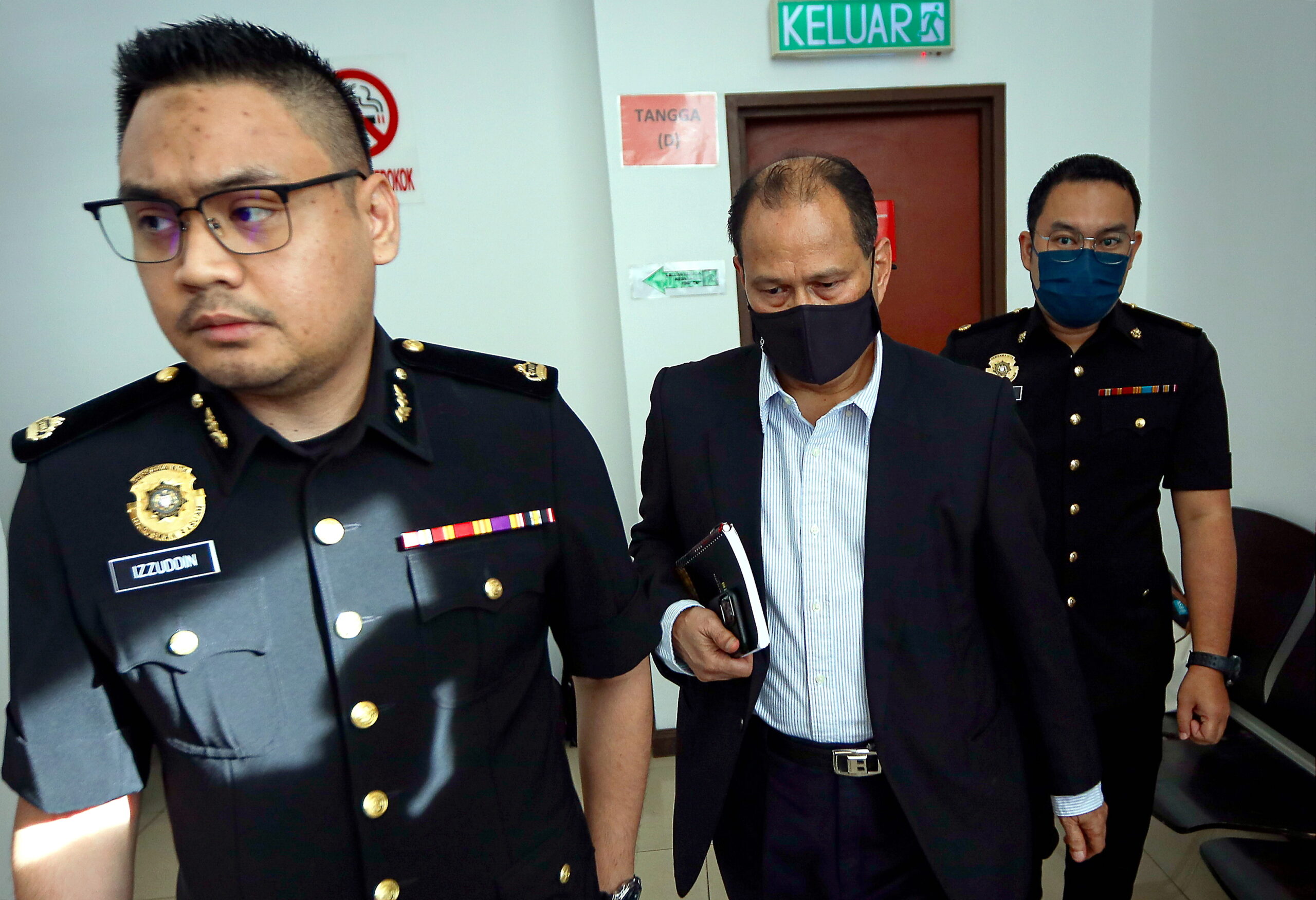 2 profesor termasuk Presiden MPN didakwa pecah amanah RM271,000 | Scoop