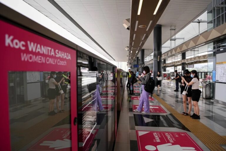 Selebriti TV, Sheahnee dedah ibunya 'diganggu' ketika dalam Koc Wanita ...