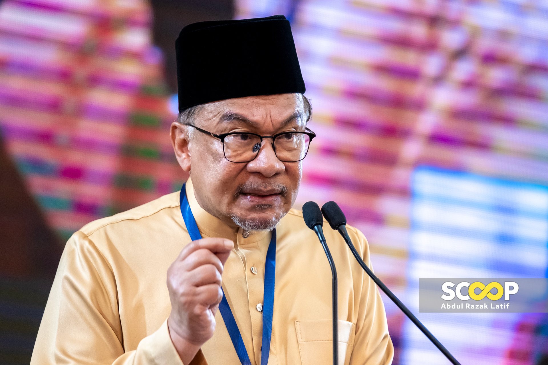 [UPDATED] Anwar promises won’t stop any probe against Farhash | Scoop