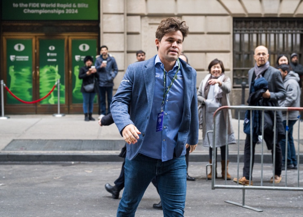 Magnus Carlsen’s jeans cause a rook-y move at World Rapid Chess ...