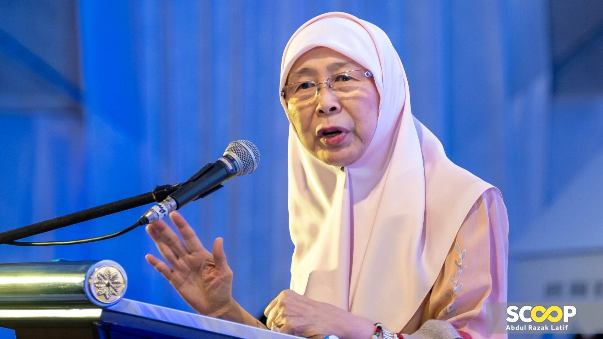 Dr Wan Azizah gesa siasatan menyeluruh kematian kucing di UM | Scoop