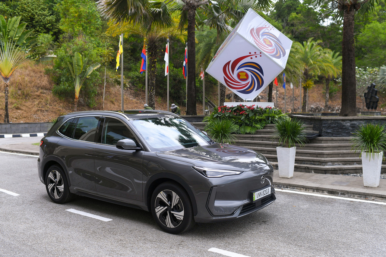 Asean 2025: Proton e.MAS 7 debuts as official car at AMM in Langkawi ...