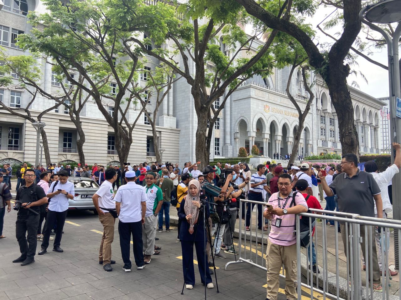 Titah Adendum: Laungan Bossku kedengaran di mahkamah tanda sokongan ...