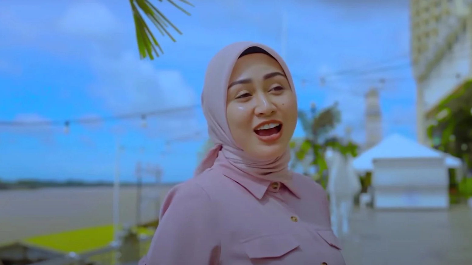 Penyanyi lagu ‘Bea Sobar Bea’ dan 5 yang lain bebas tuduhan miliki 6,059 pil kuda | Scoop