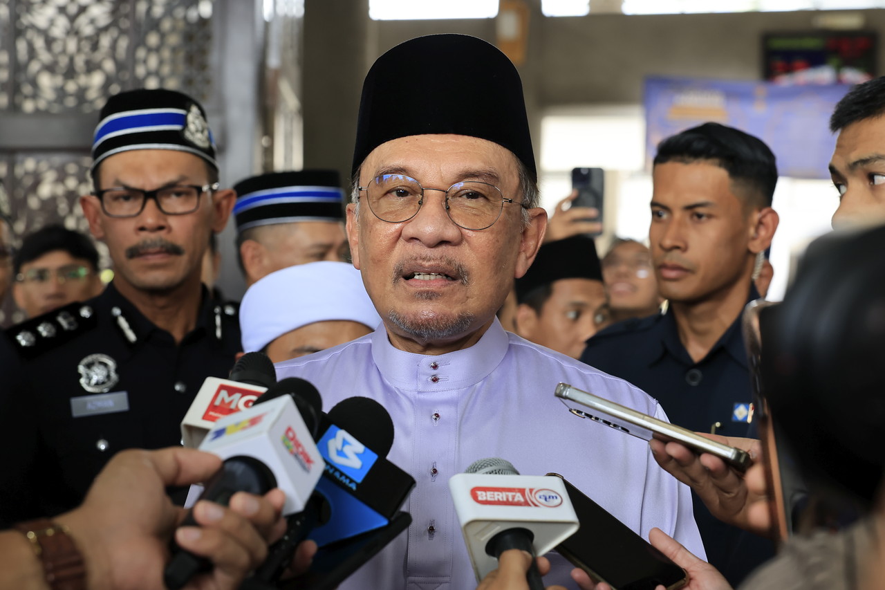 I cannot imagine ordering the demolition of any temple as PM: Anwar | Scoop