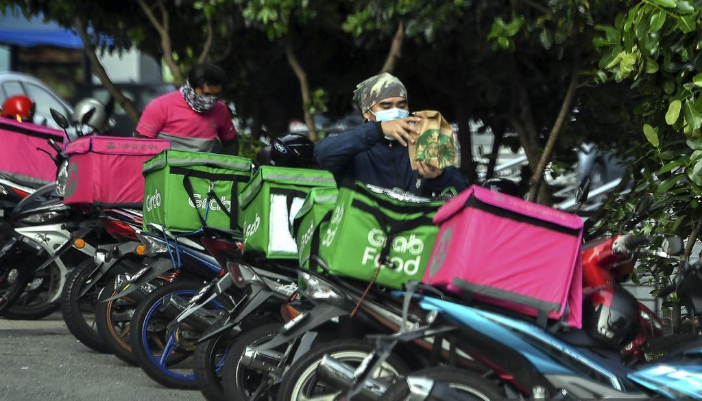 Rules on p-hailing charges, riders’ earnings coming: Transport Ministry ...