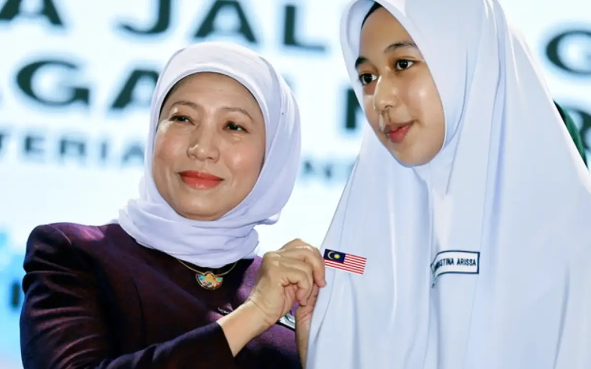 Jalur Gemilang on uniforms will prevent flag mishaps, instil patriotism: Nancy | Scoop