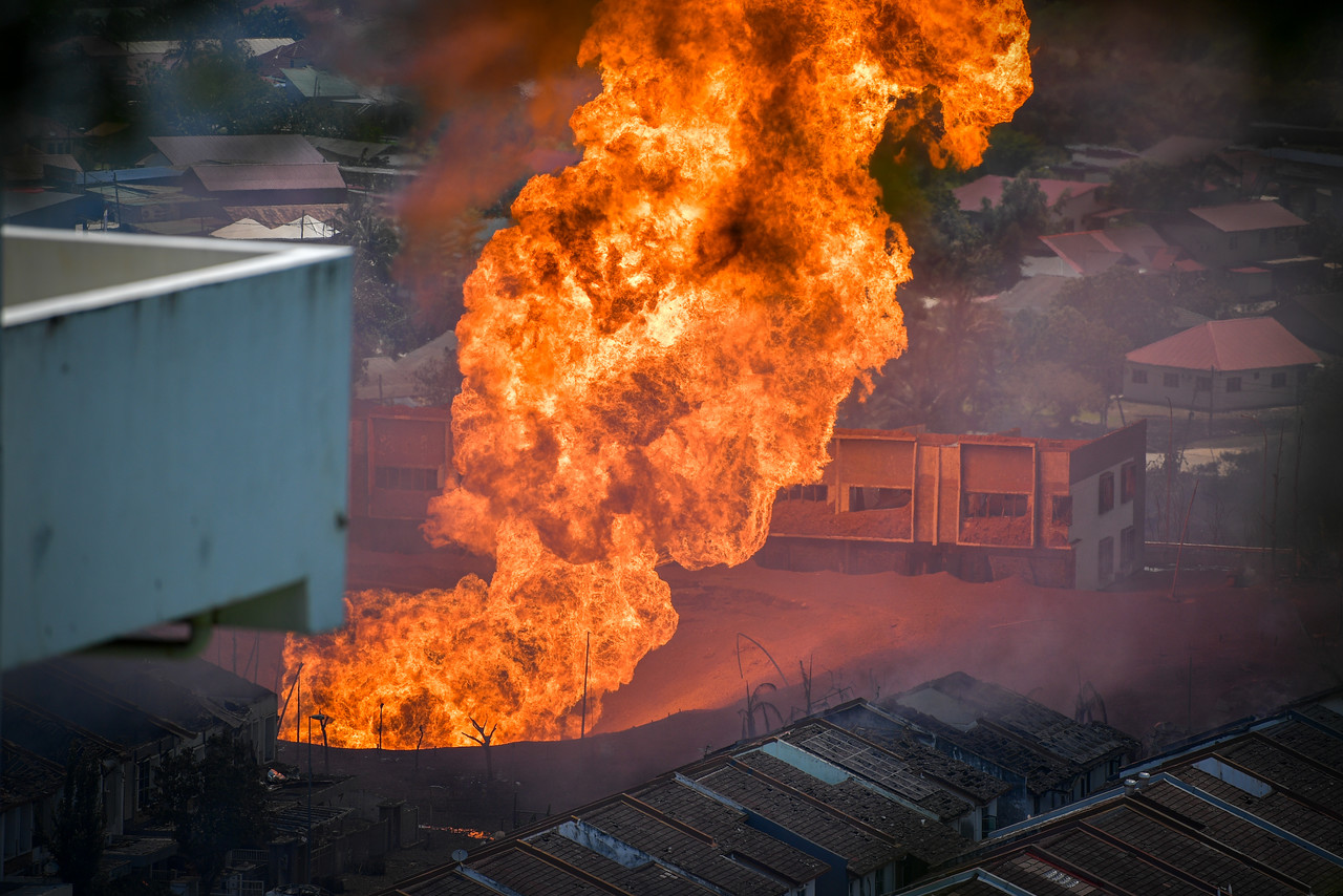 Putra Heights blaze: 112 injured, 49 houses damaged | Scoop