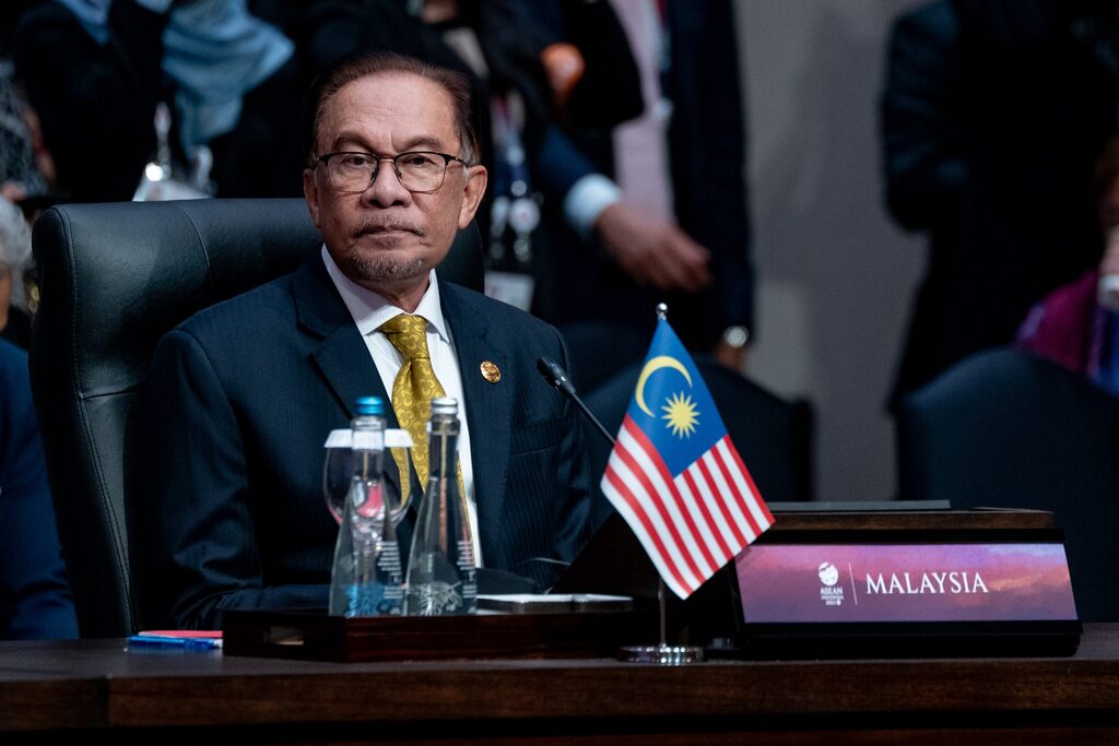 Anwar goes to Russia tomorrow, invited by Putin | Scoop