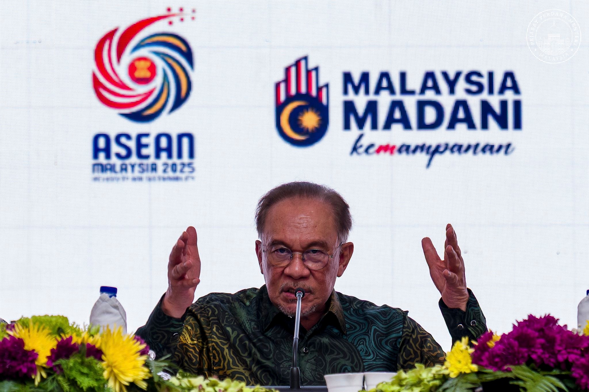Most affected by Petronas job cuts are contract workers: Anwar | Scoop