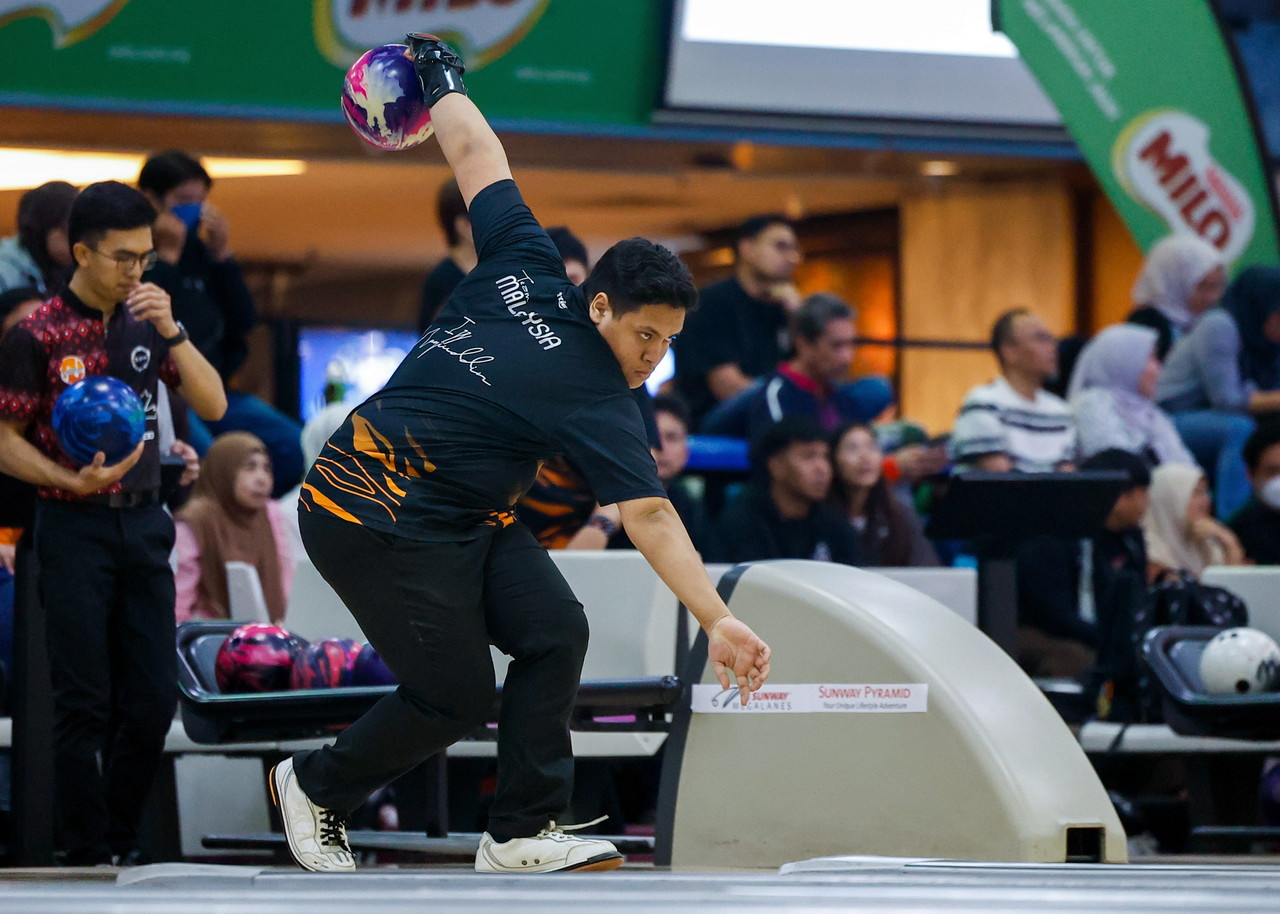 Rising star Izz Naqiuddin stuns idol Rafiq Ismail to win KL ...