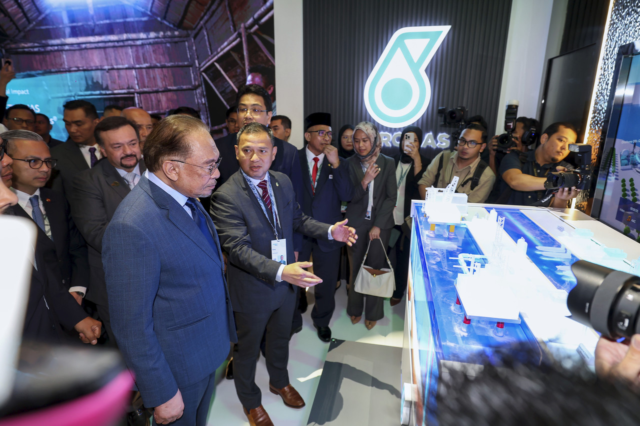 RON95 subsidy rationalisation to proceed amid oil price spike: Anwar ...