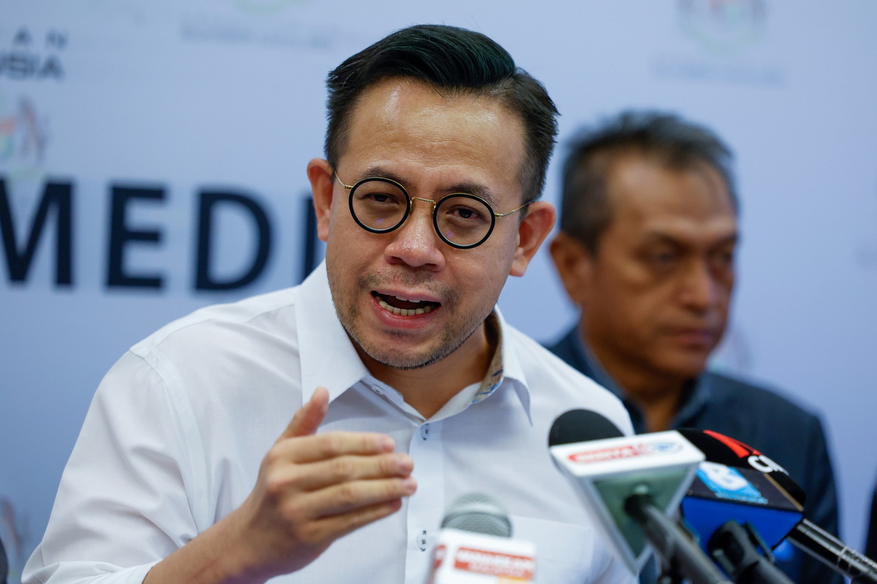 Sim dares PAS’s Zaharuddin to sue over racial armed forces post, calls ...